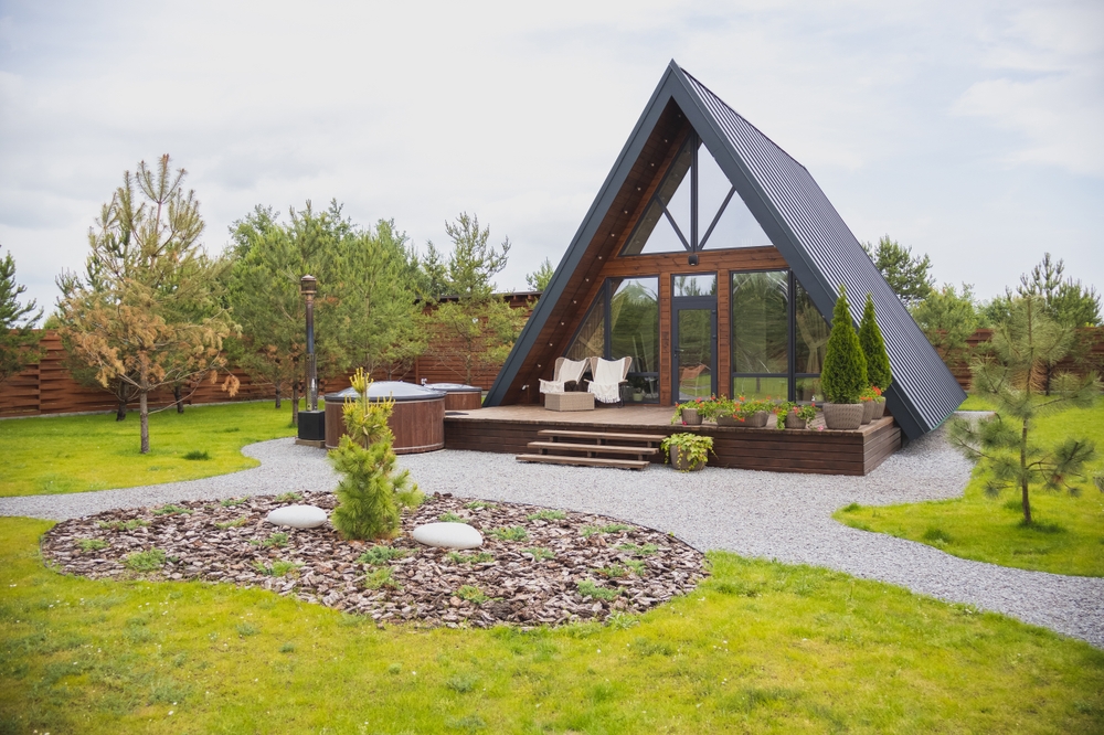 طراحی کلبه سوئیسی با چوب + اجرای ویلا مثلثی در شمال🏕️